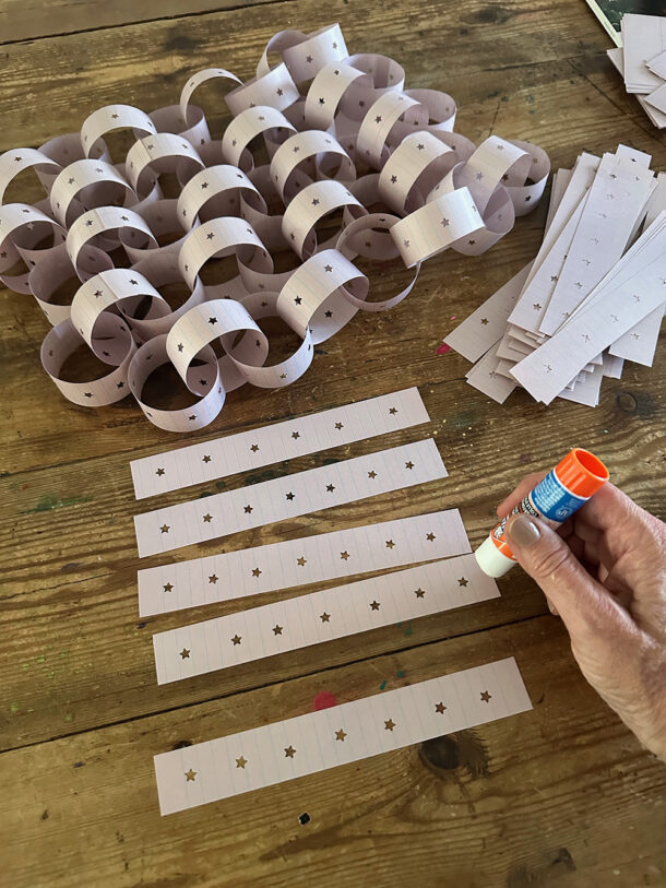 Star Punched Paper Chain + More Paper Chain Favorites - ARTBAR