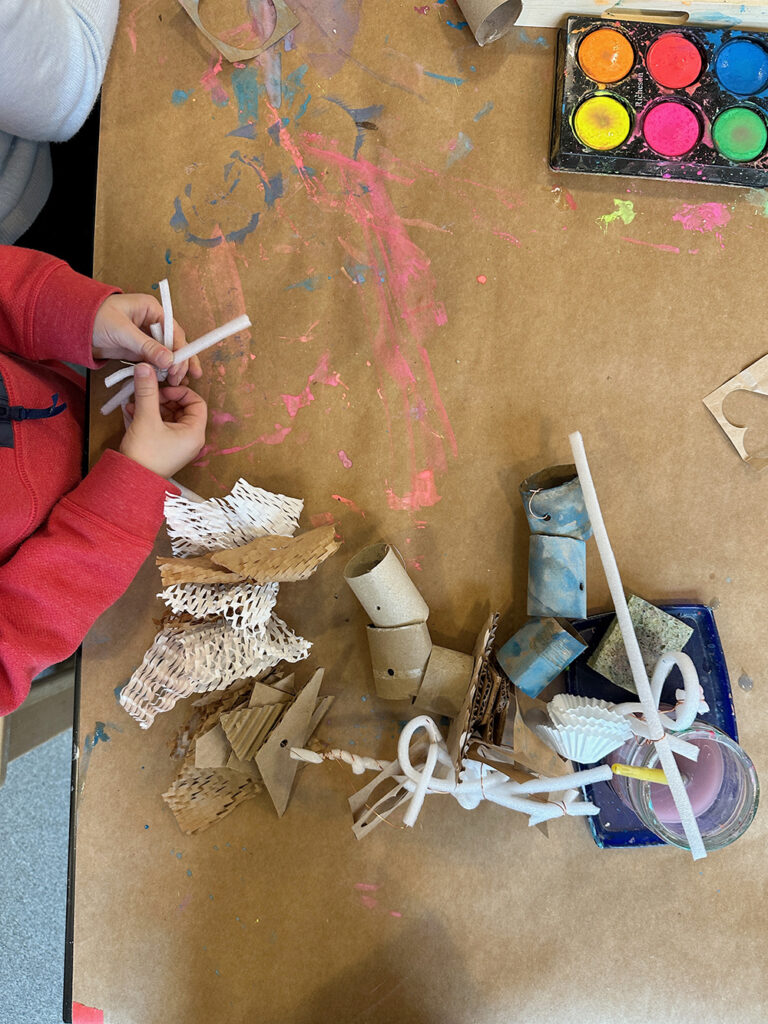 Children experiment with wire and threadable materials - ARTBAR